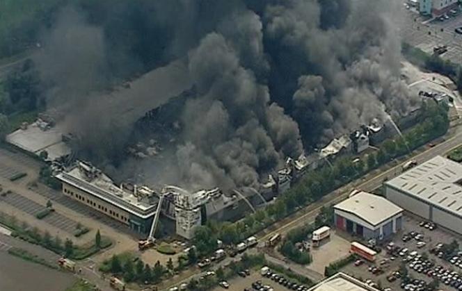 Fotos: El almacén de Sony en Enfield (Londres), en llamas | Fotografía ...