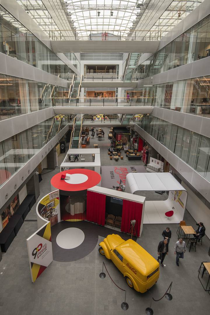 Un laboratorio que custodia las mil fórmulas de Coca-Cola | Compañías ...