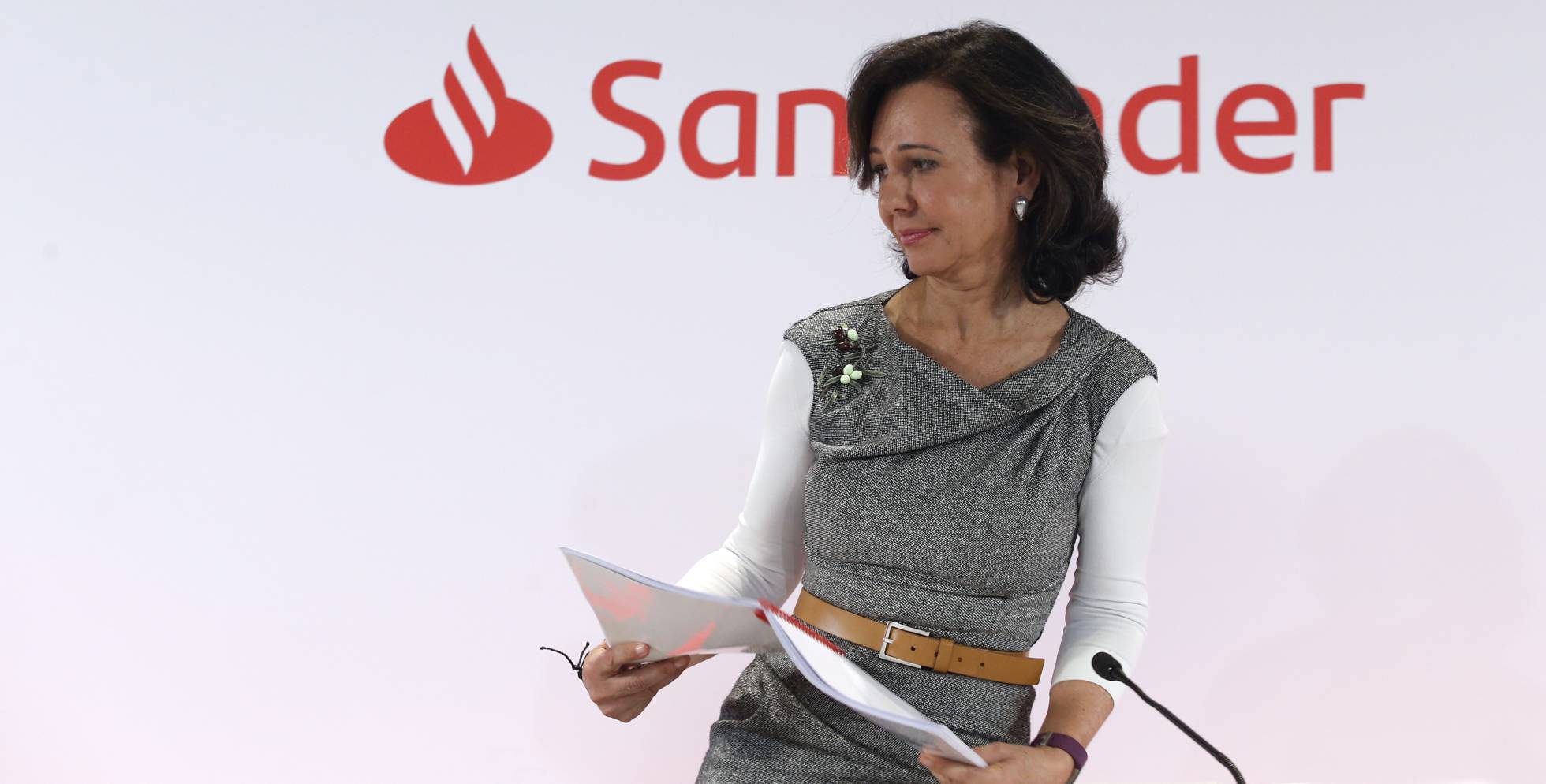 Santander vende su filial en Puerto Rico a FirstBank por 950 millones ...