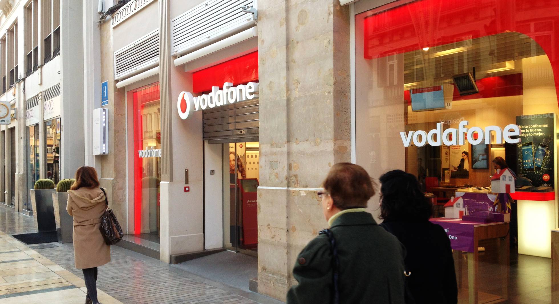 Vodafone España vuelve a sufrir los efectos de su reconversión y reduce ...