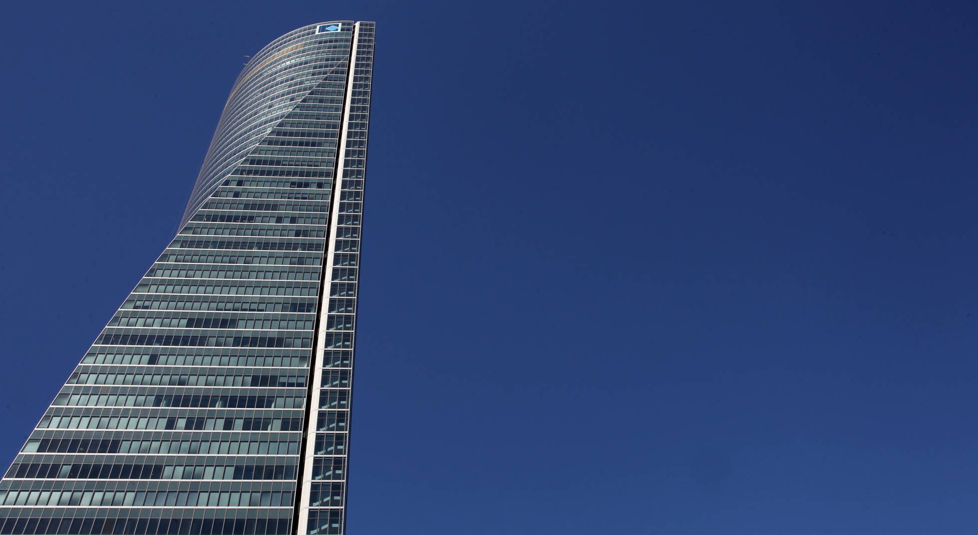 El rey filipino del brandy rebautiza Torre Espacio como Emperador ...