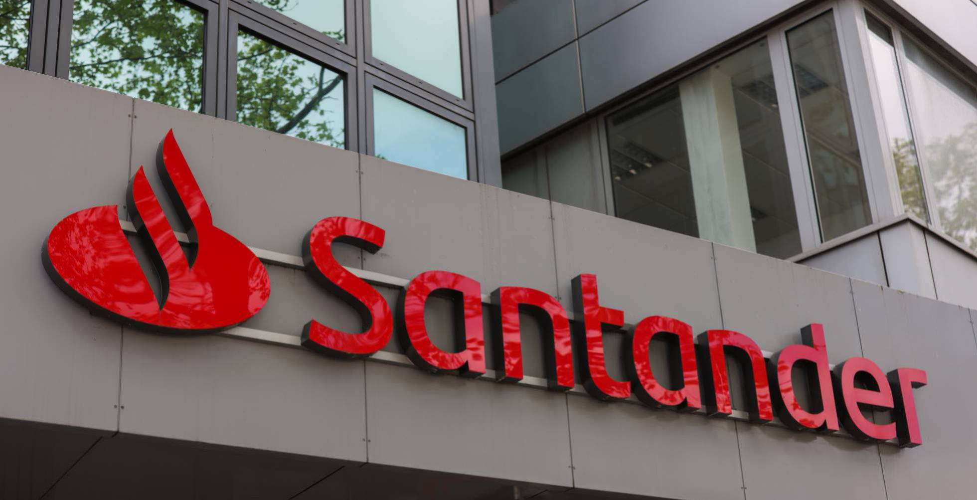 Santander lanza un megaprograma para emitir hasta 55.000 millones en ...