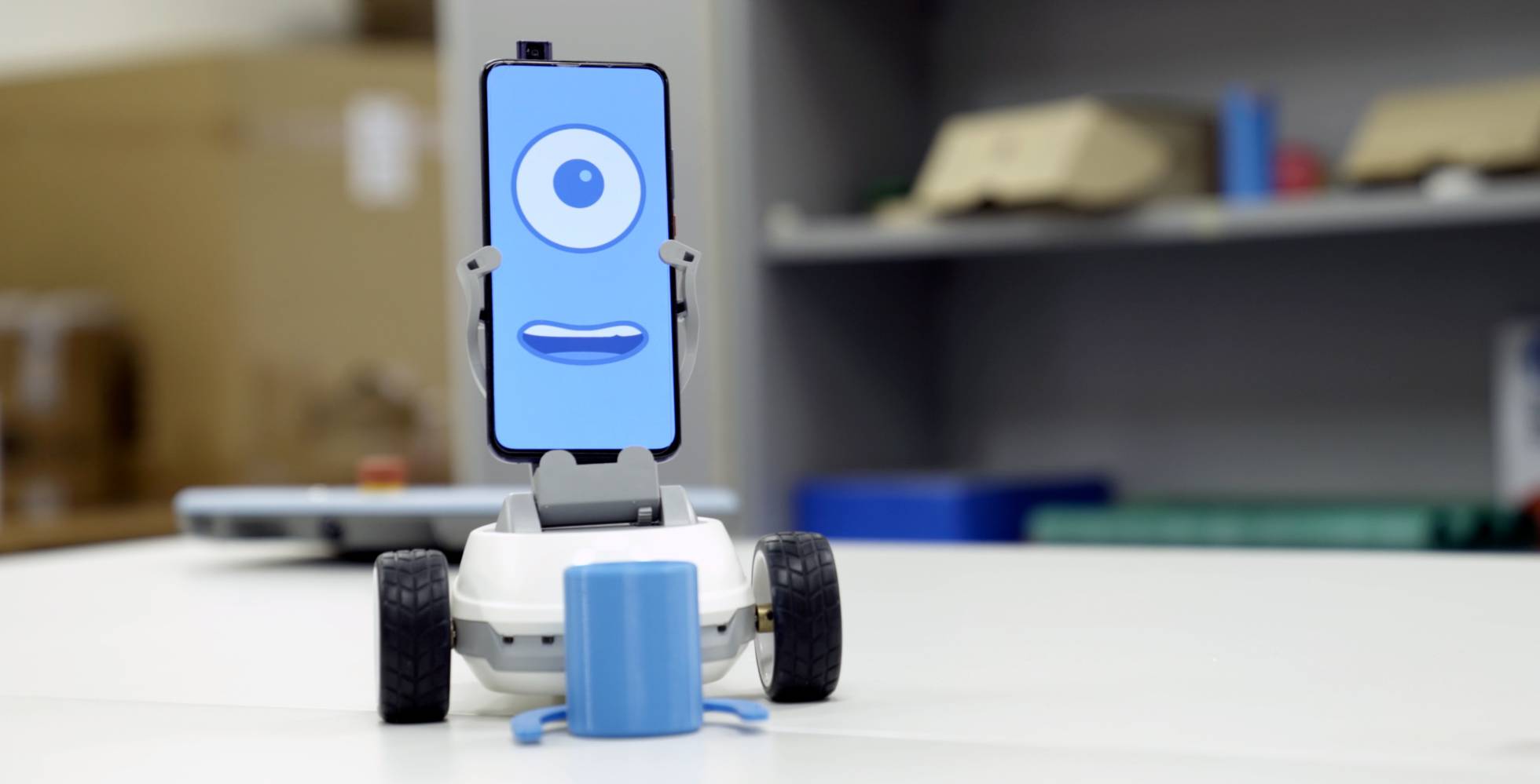 Robobo, el robot educativo gallego que redefine las clases de ...